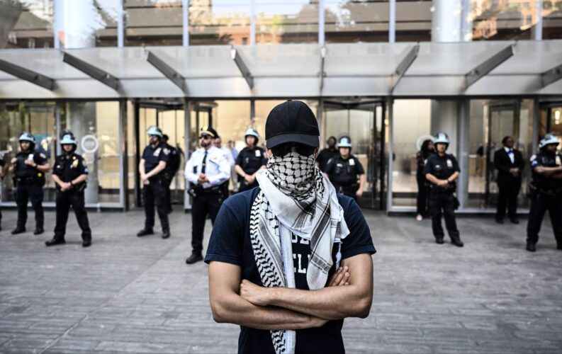 Everything You’ve Heard About the Keffiyeh Is Wrong | The Nation